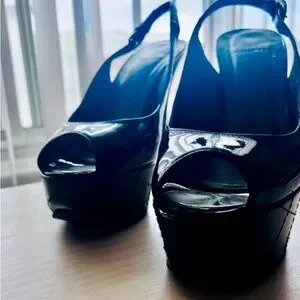 Stuart Weitzman | Shoes | Stuart Weitzman Patent Leather Platform Heels ...